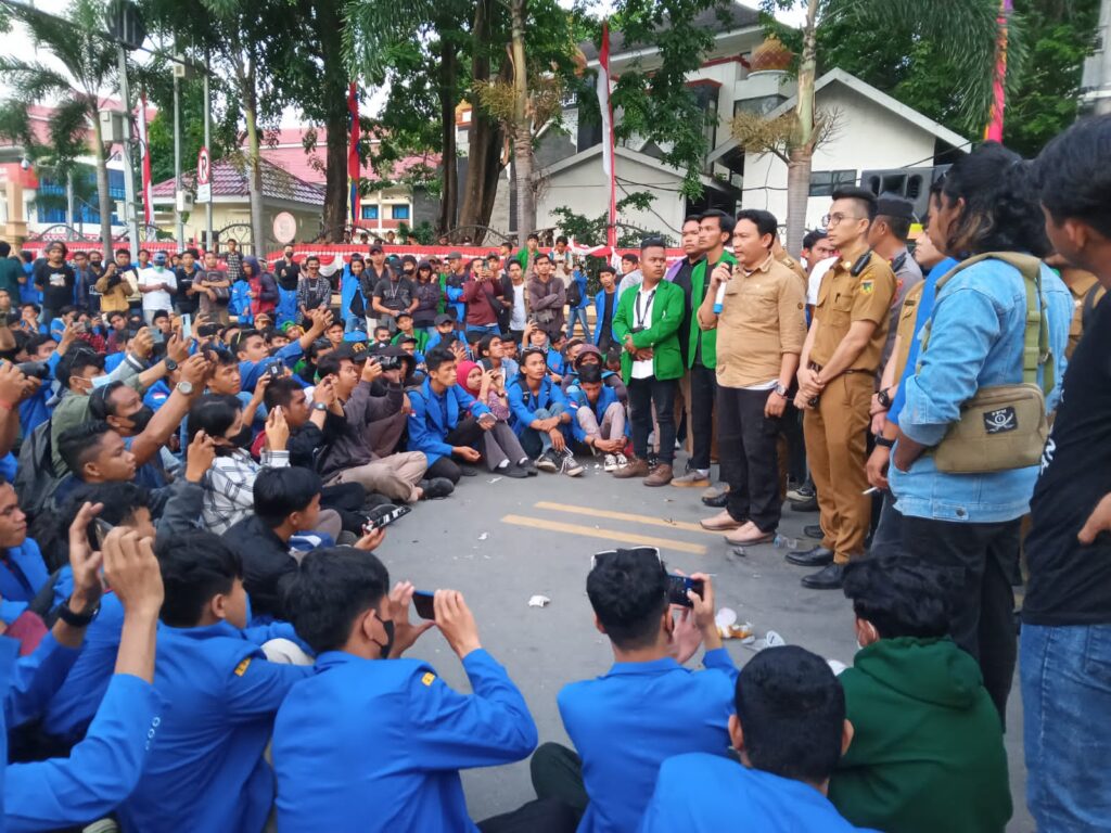 Demo BEM se Kota Palu Tolak Kenaikan BBM - Tagar-News.com